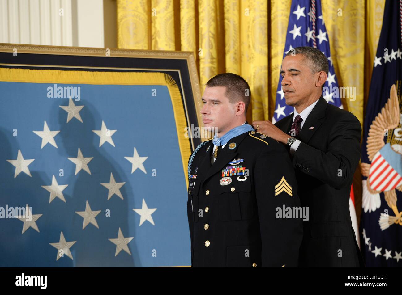 US President Barack Obama presents former Army Sergeant Kyle White the ...