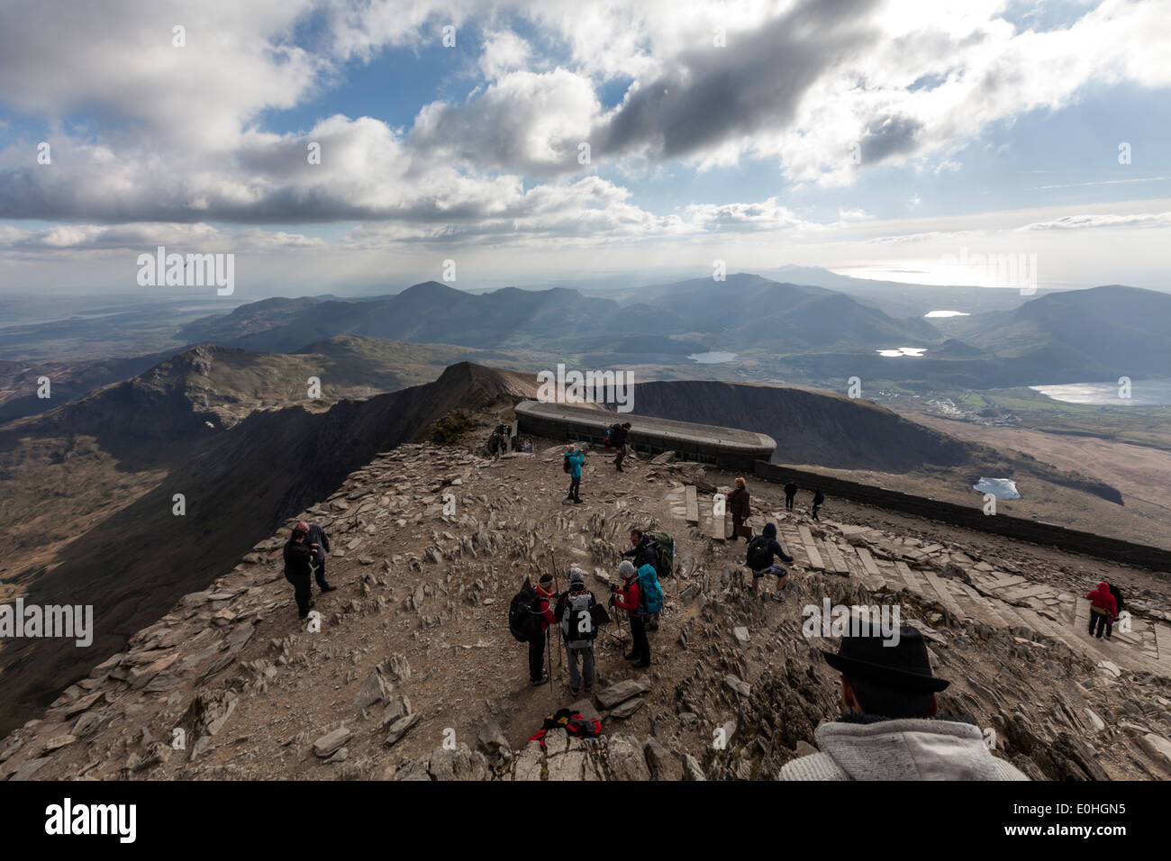 Group of people in the Snowdon summit Stock Photo - Alamy