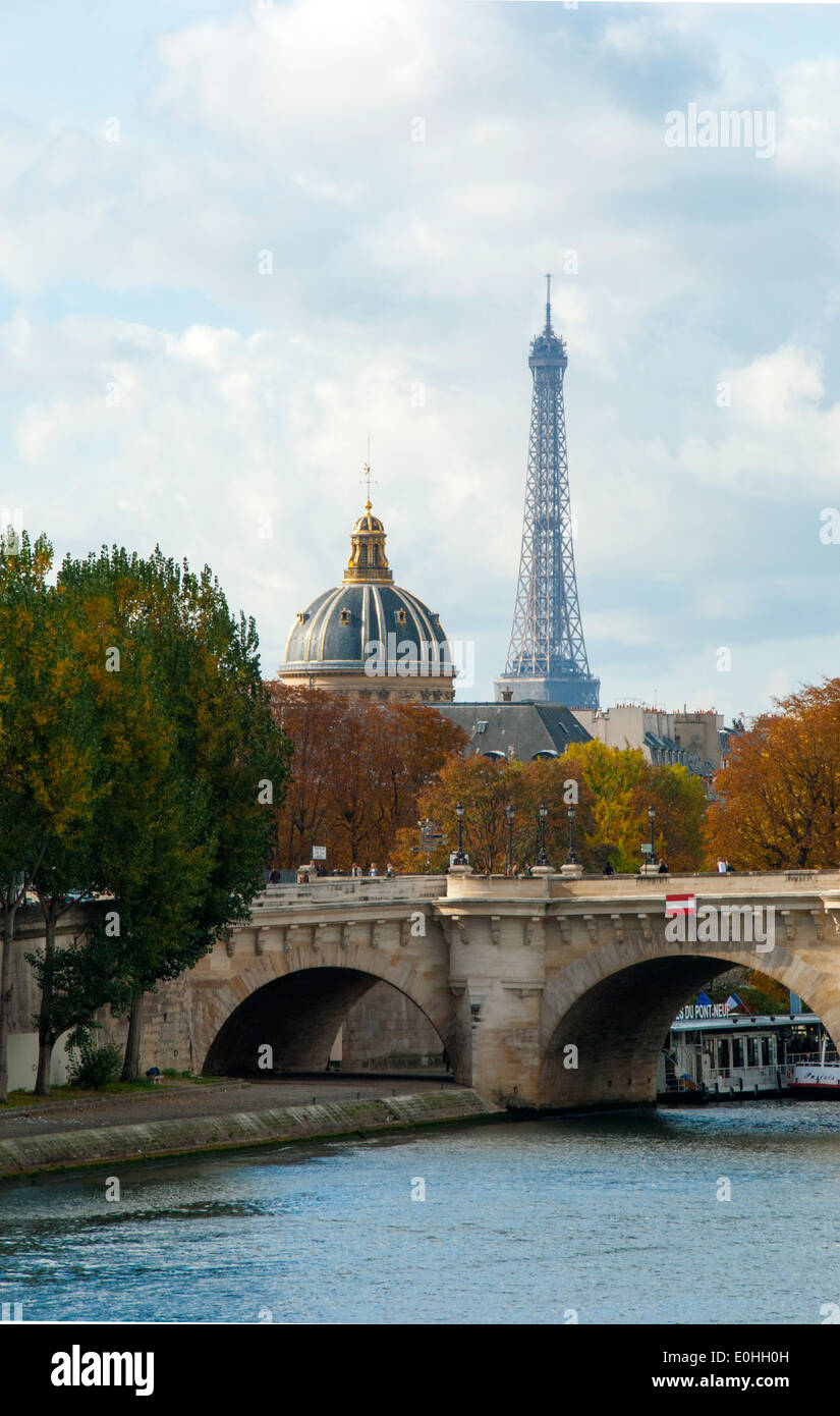 Parisian bridge hi-res stock photography and images - Alamy