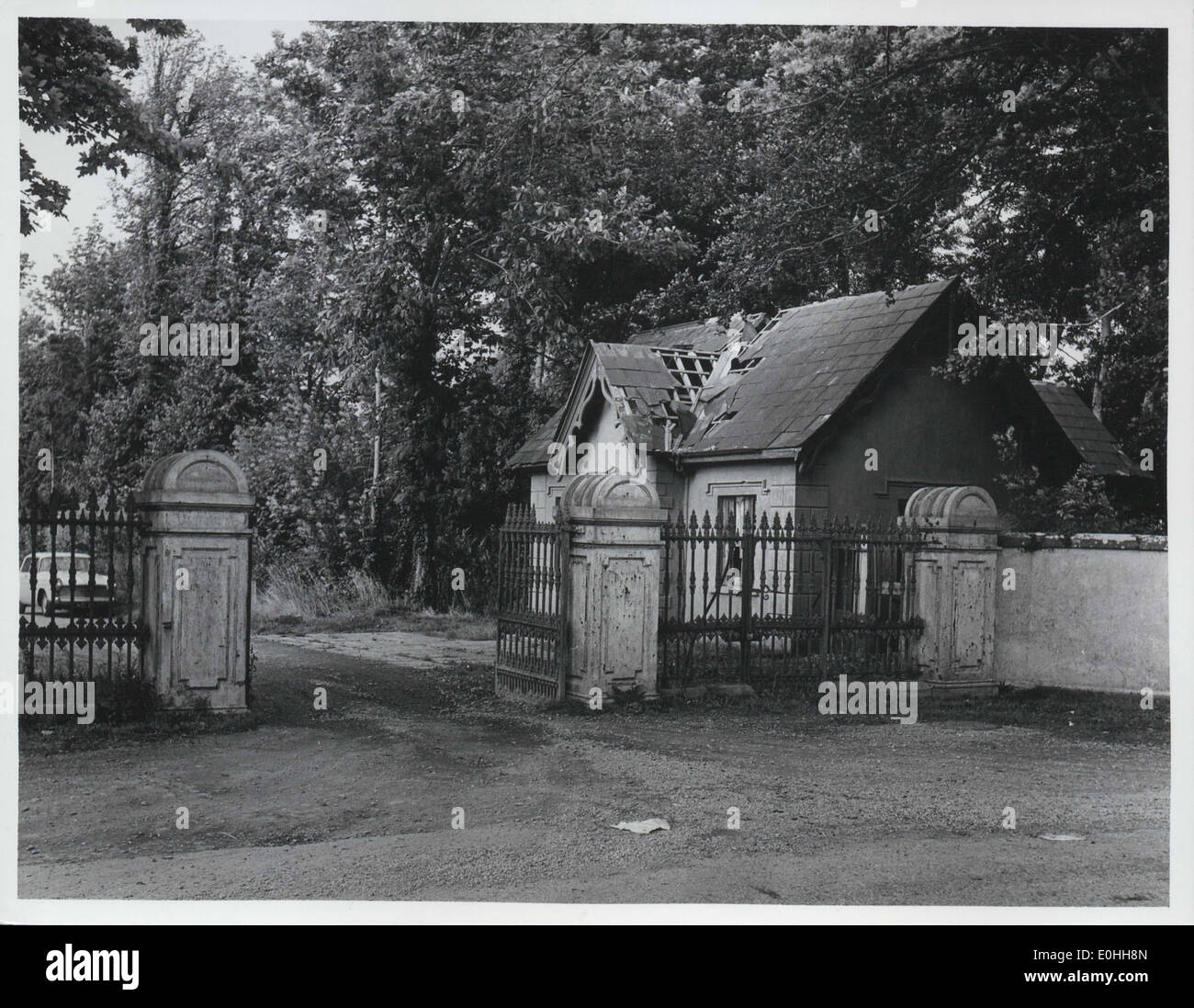 The gate lodge hi-res stock photography and images - Alamy