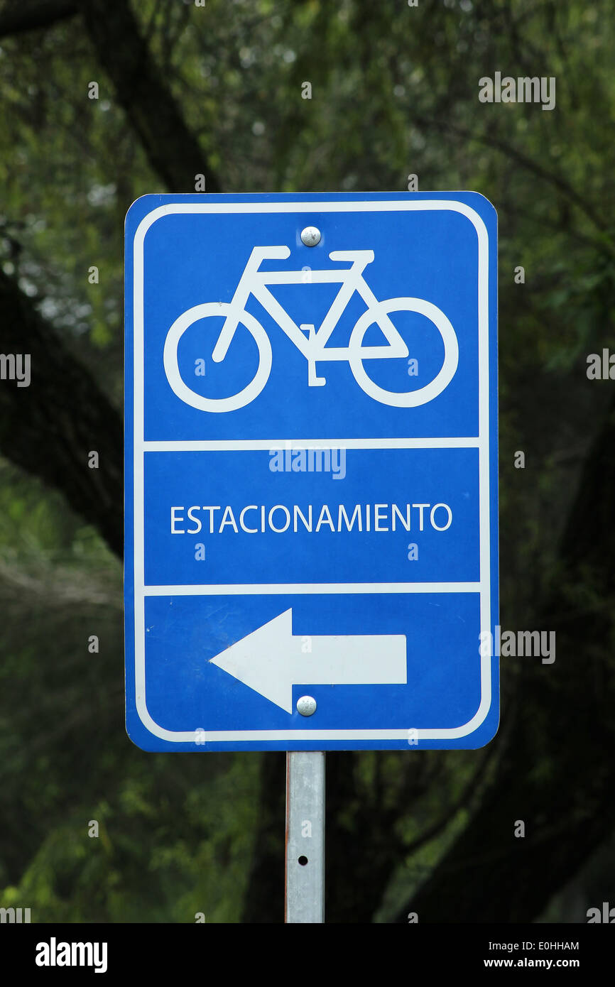 Quito street sign ecuador hi-res stock photography and images - Alamy