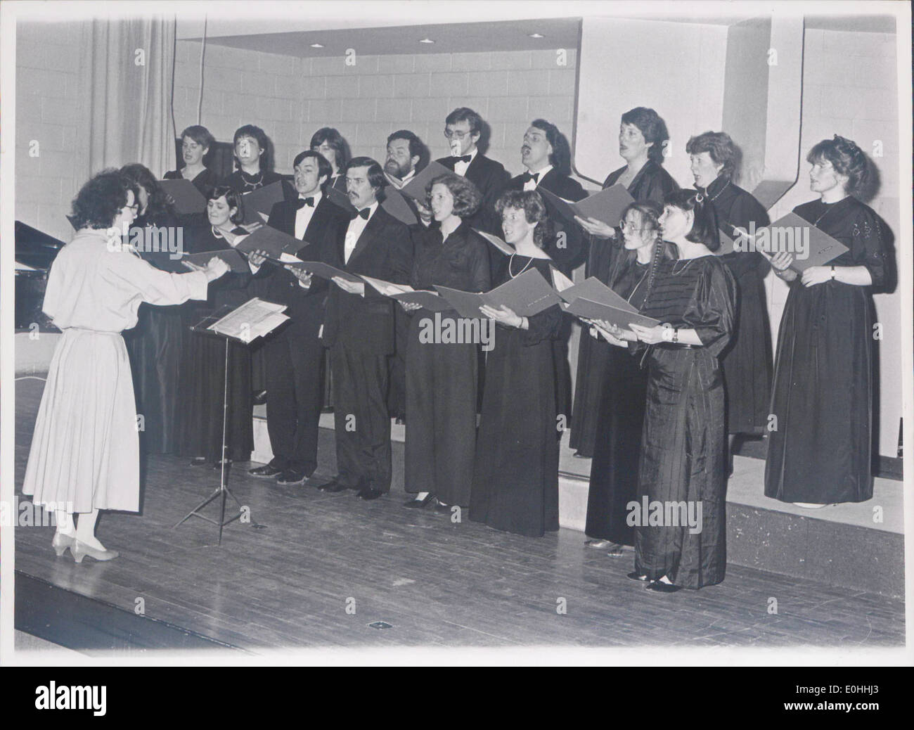 Frances Shanahan conducts the I Cantori madrigal singers in a ...