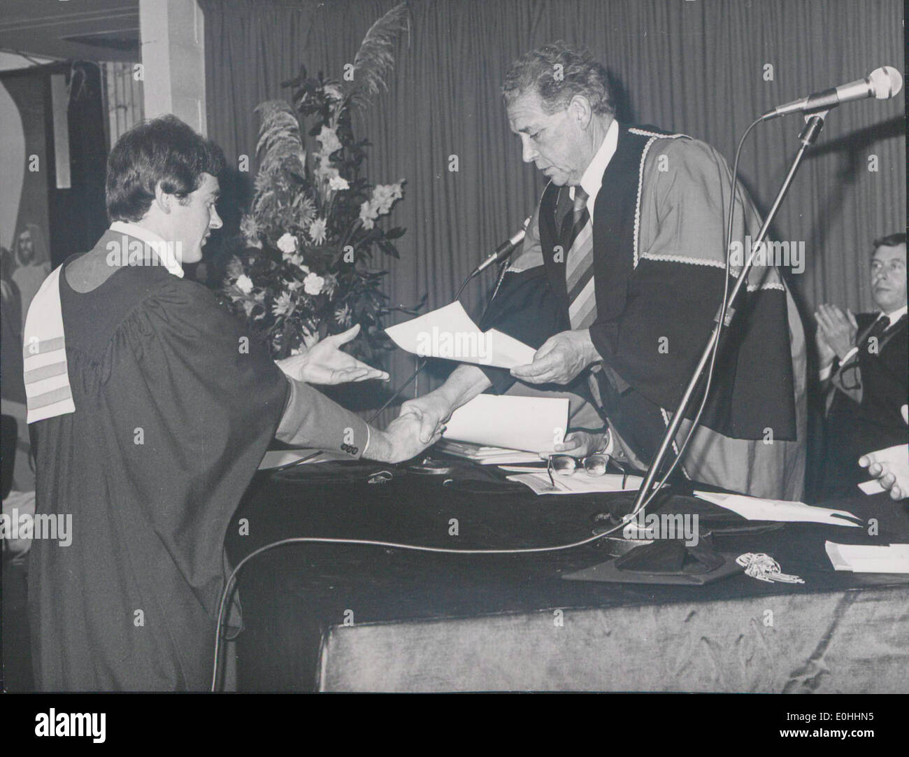 Graduation ceremony 1980s hi-res stock photography and images - Alamy