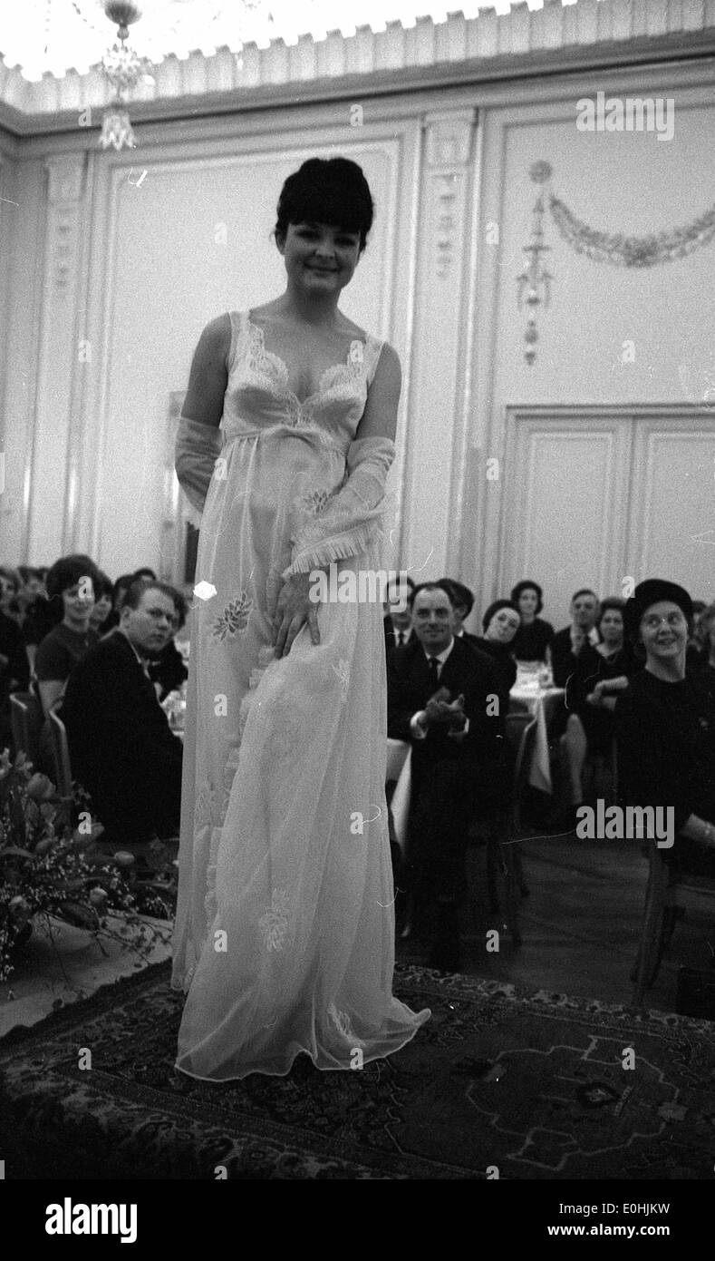 Elegant mannequin Black and White Stock Photos & Images - Alamy