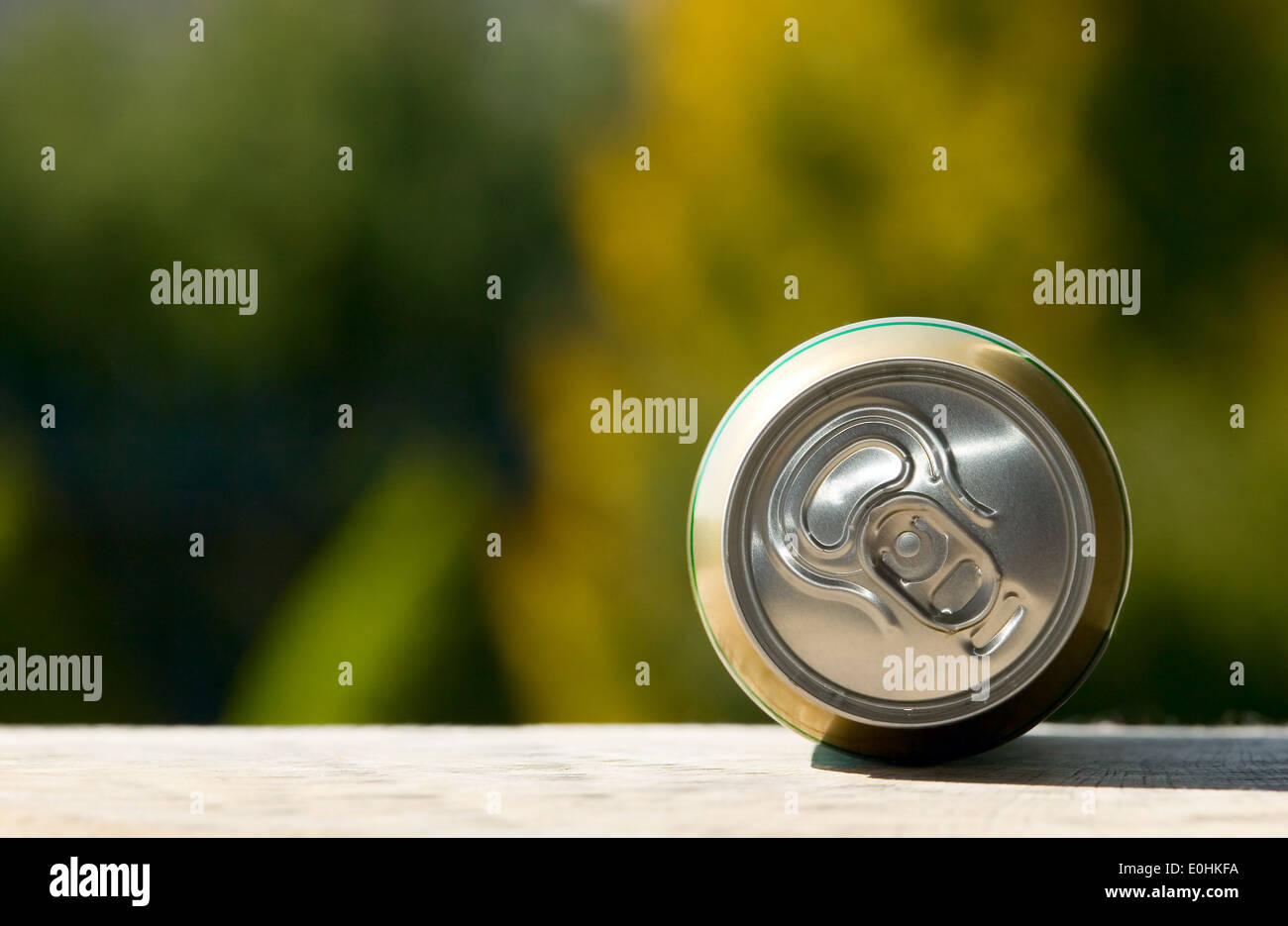 Metal beer can, unopened, alcohol and drink theme Stock Photo - Alamy