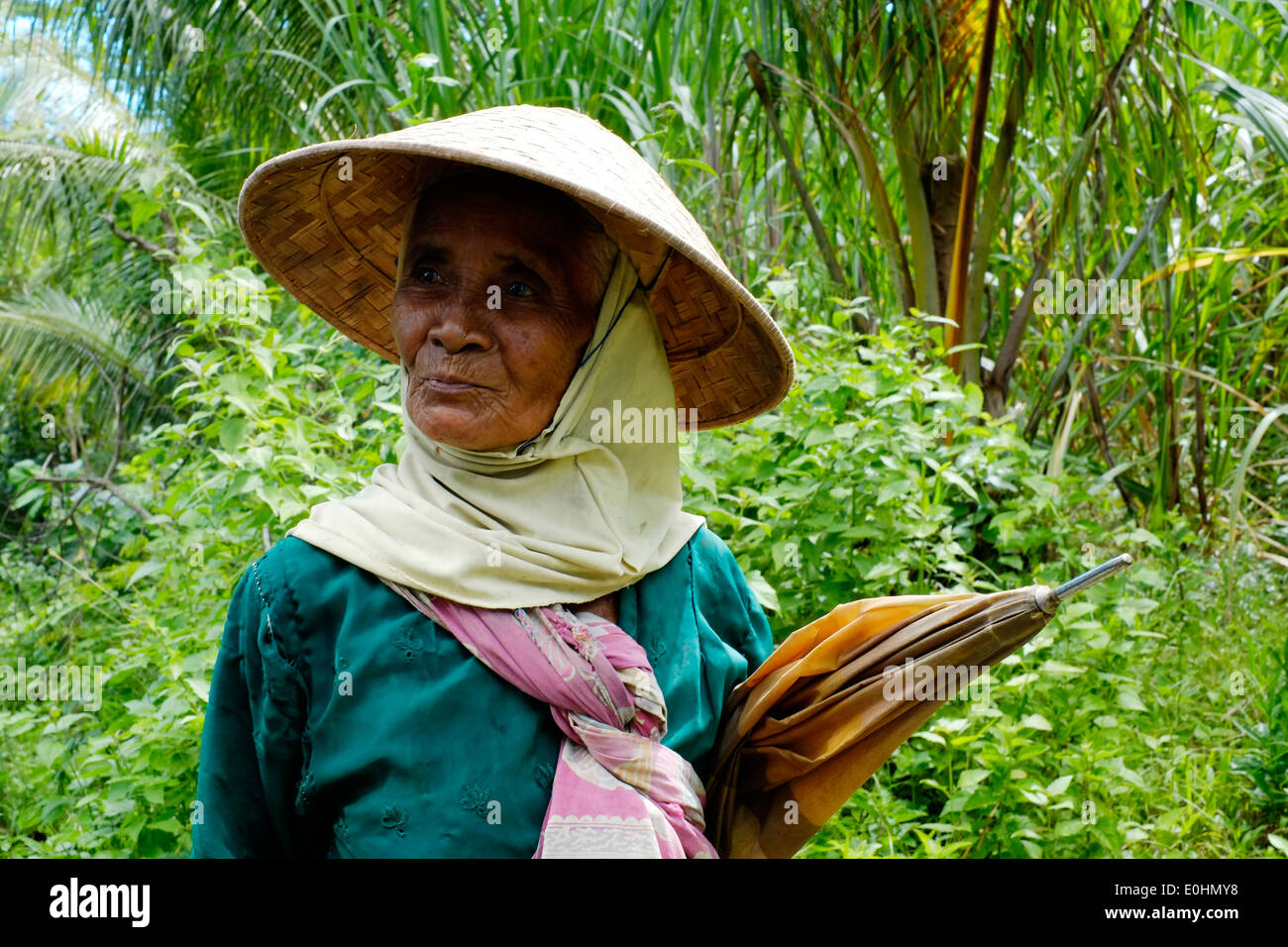 Conical straw hat hi-res stock photography and images - Alamy