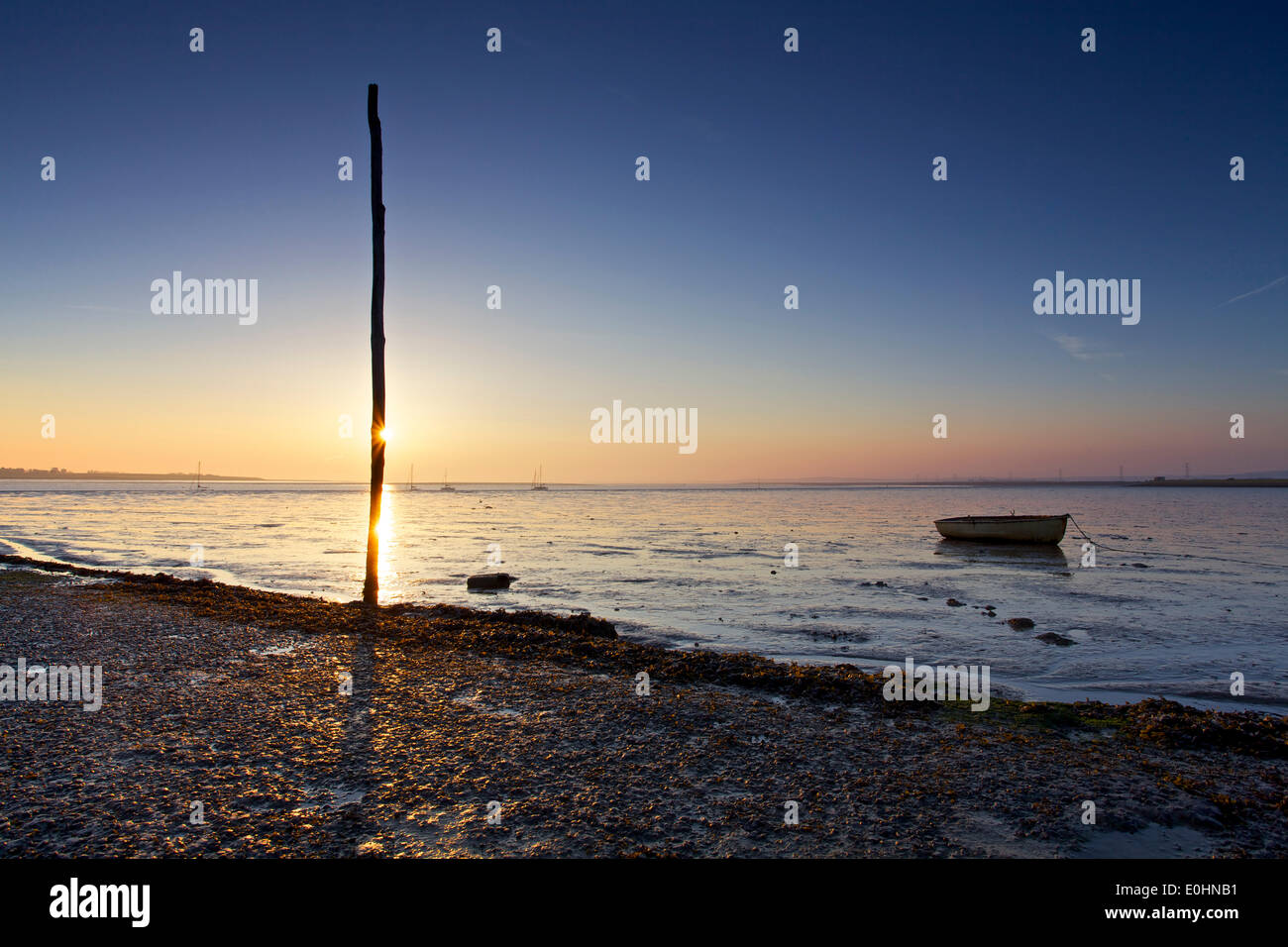 Swale estuary near Faversham, Kent, UK 14th May 2014: Sunrise and low ...