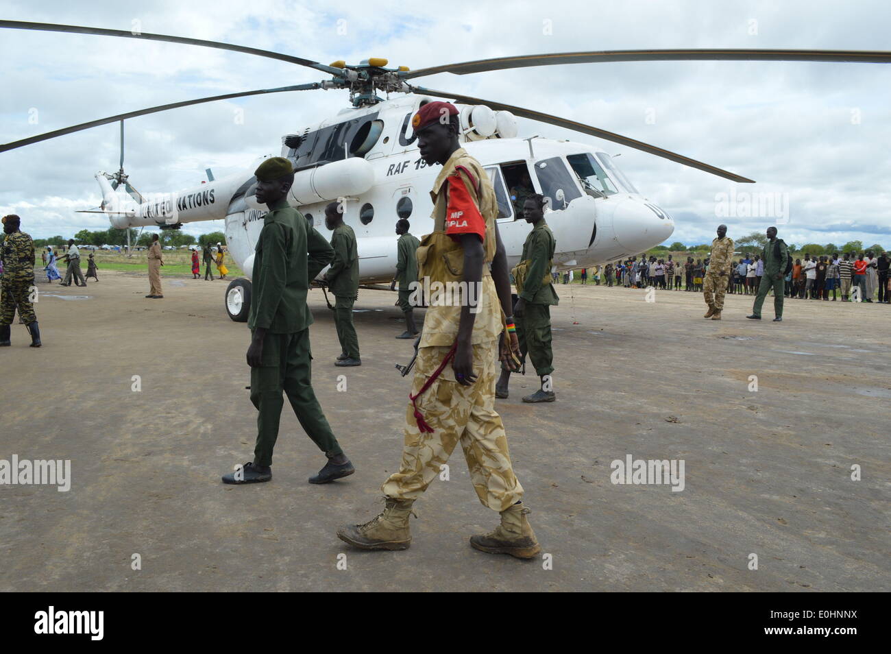 Gumuruk, Jonglei, South Sudan. 13th May, 2014. Delegation members ...