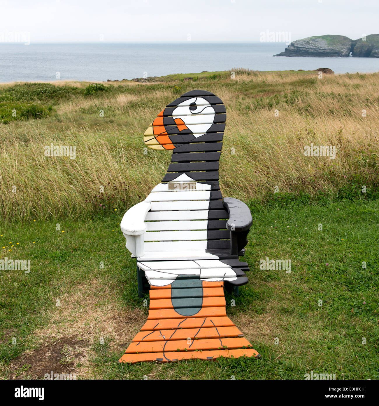 Penguin sculpture hi-res stock photography and images - Alamy