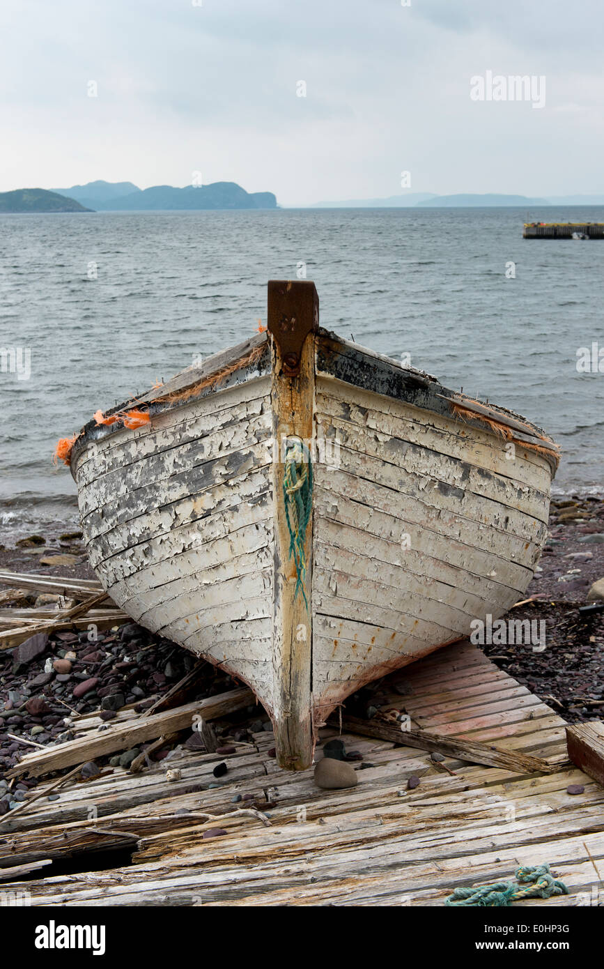 Abandoned Boat on the beach, Open Hall, Bonavista Peninsula ...