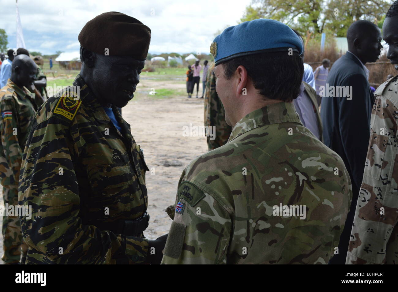 Gumuruk, Jonglei, South Sudan. 13th May, 2014. SSDA Officer and UK army ...