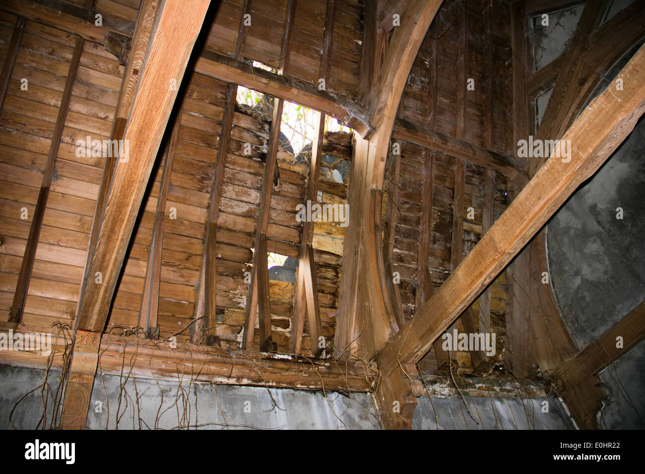 Curved ceiling beams hi-res stock photography and images - Alamy