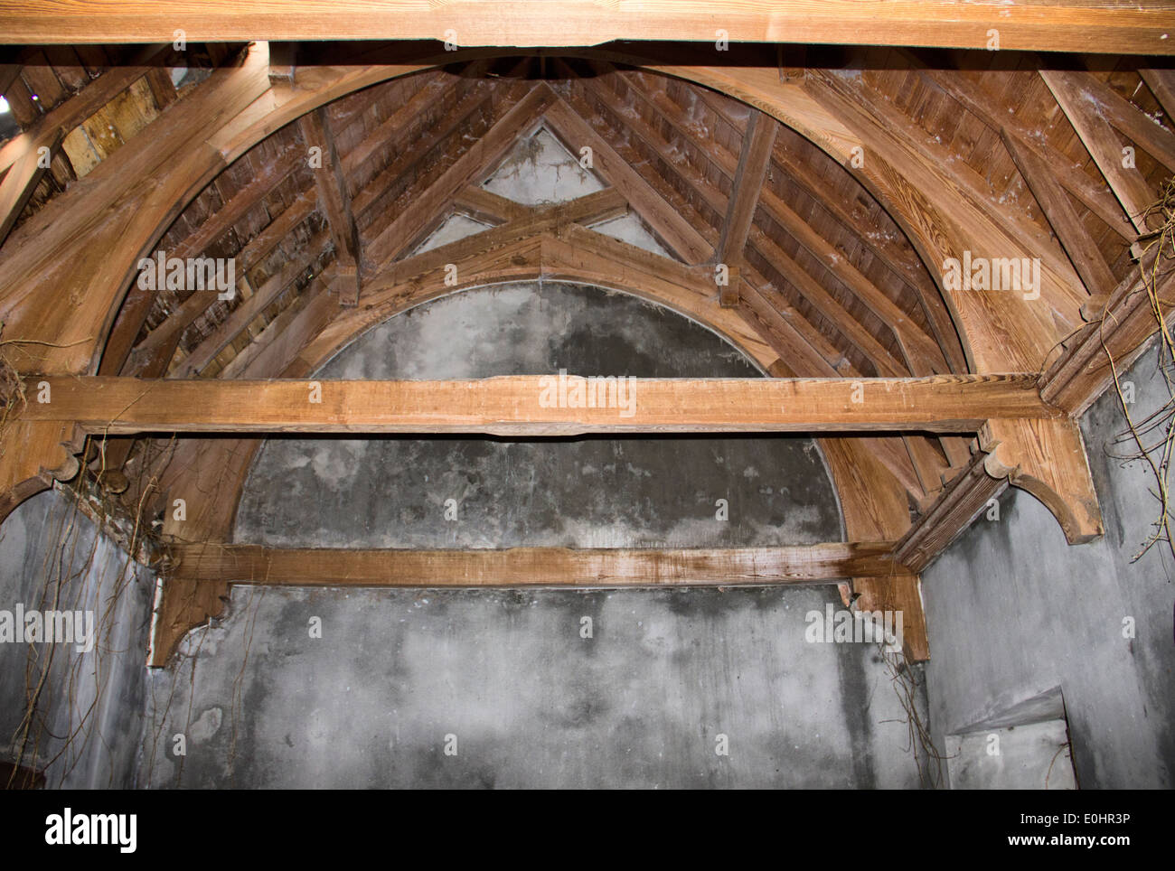 Curved ceiling beams hi-res stock photography and images - Alamy