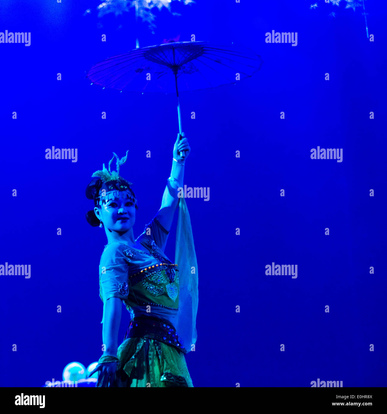 Acrobat image hi-res stock photography and images - Alamy