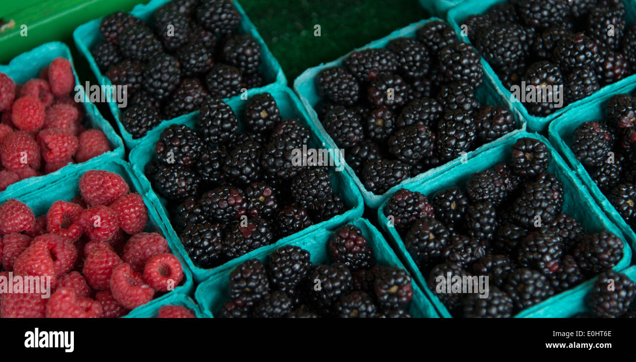 Raspberries market stall fruit hi-res stock photography and images - Alamy