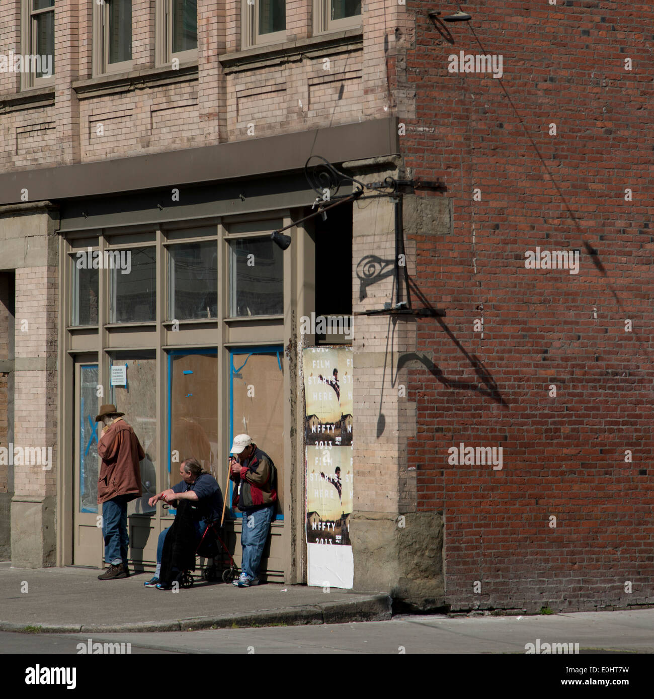 Front door of derelict building hi-res stock photography and images - Alamy