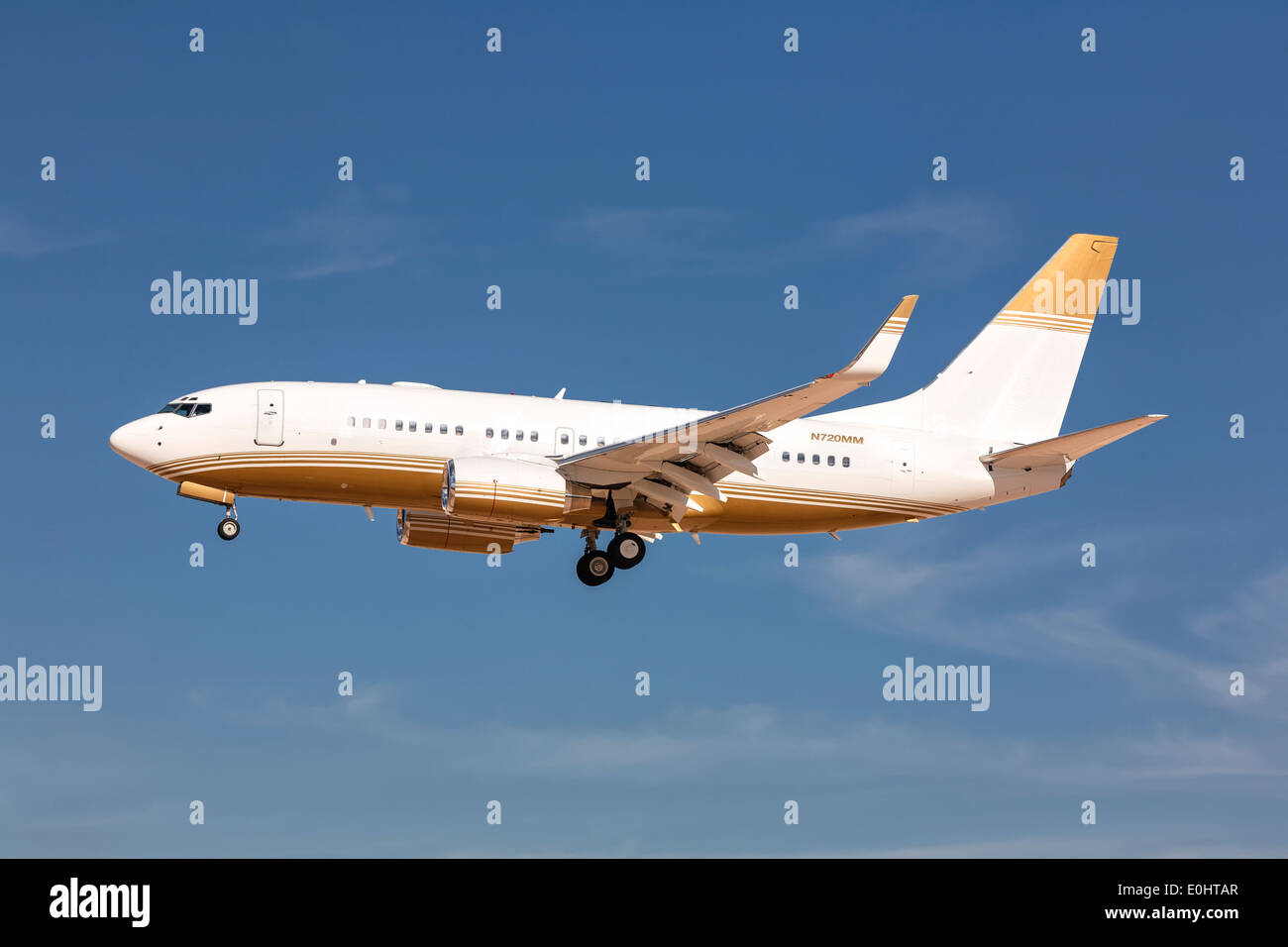 Boeing b737 hi-res stock photography and images - Alamy