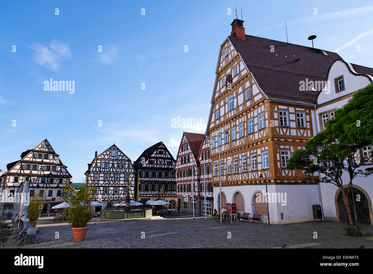 Deutschland baden württemberg leonberg marktplatz fachwerkhäuser hi-res ...