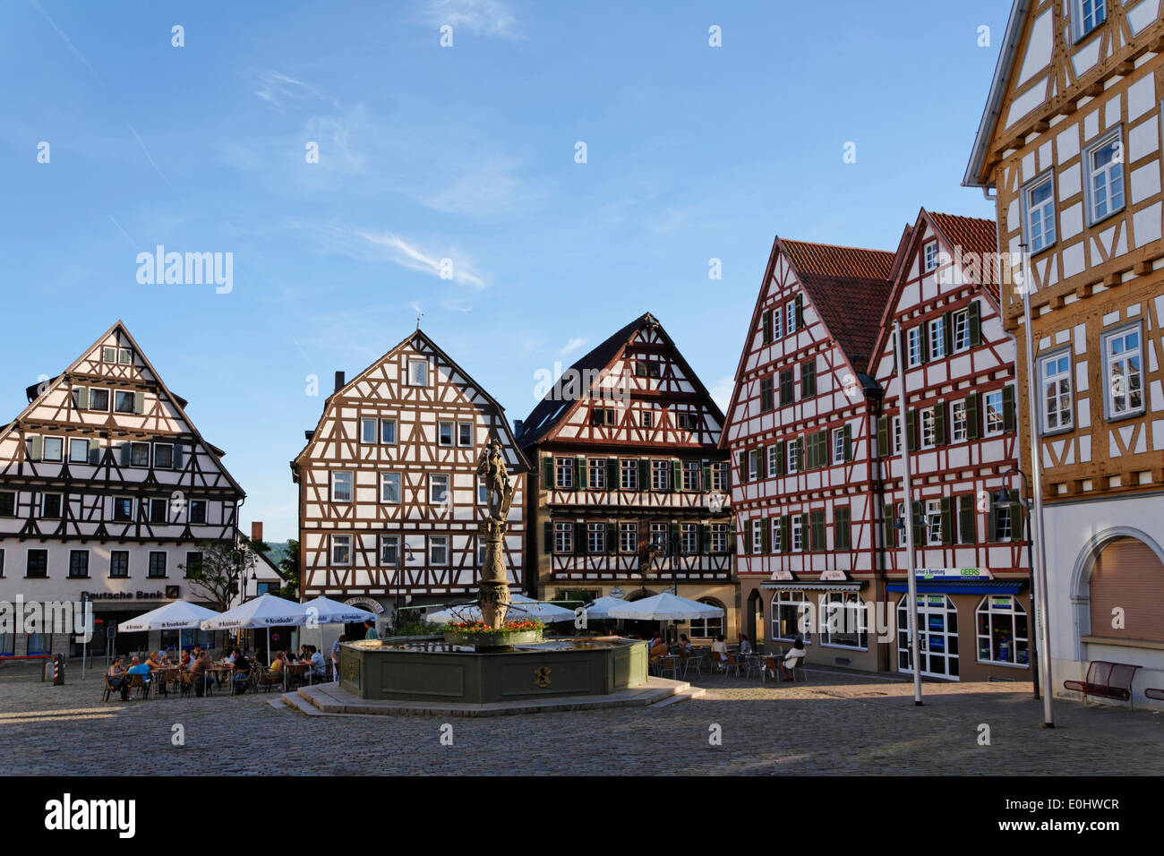 Deutschland baden württemberg leonberg marktplatz fachwerkhäuser hi-res ...