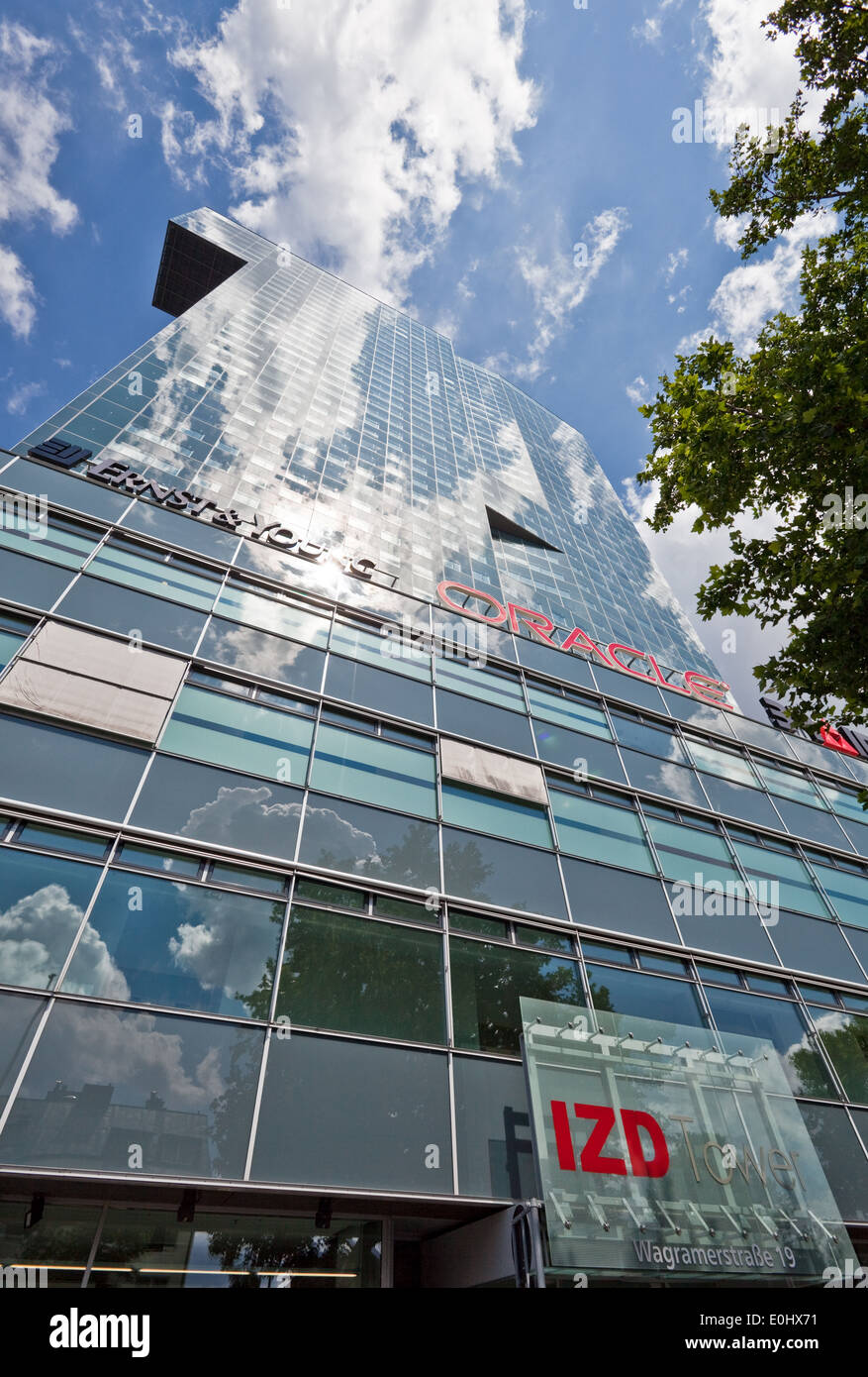 IZD-Tower, Donaucity, Wien, Oesterreich - IZD-Tower, Vienna, Austria Stock Photo - Alamy