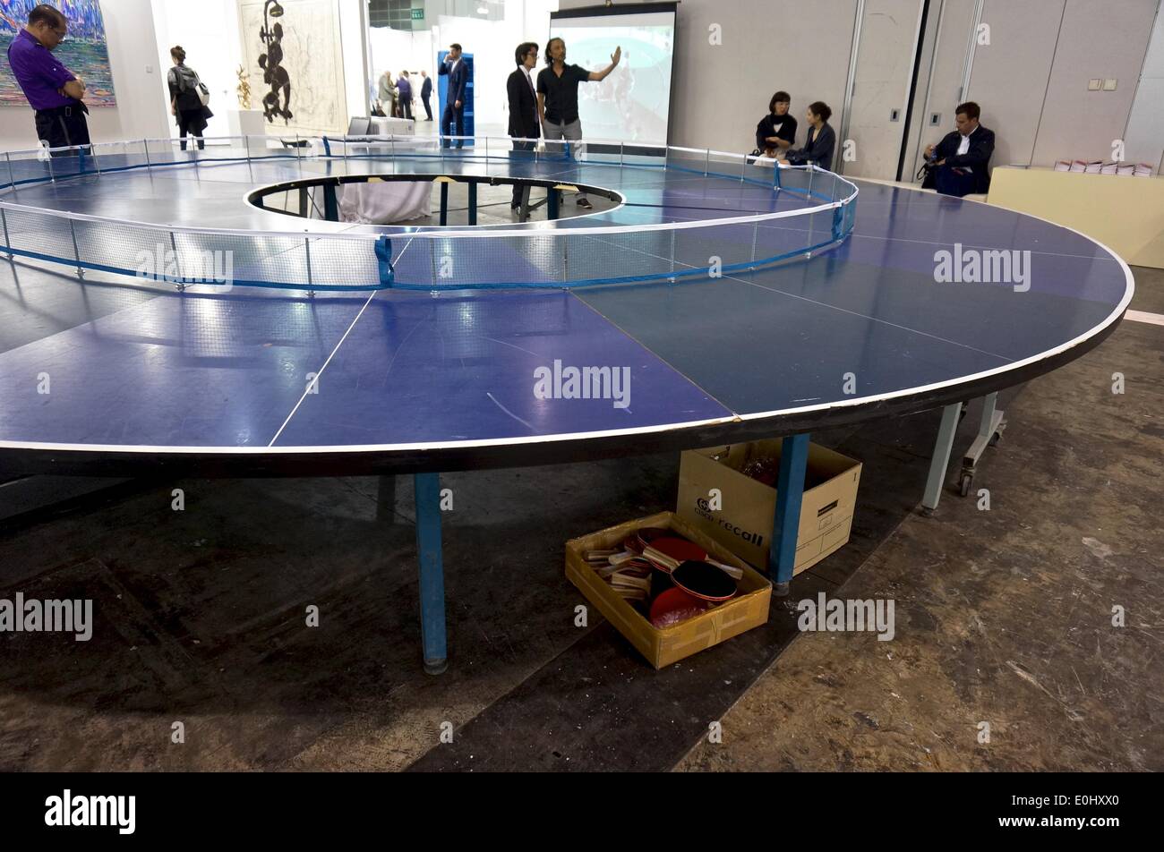 Ping pong go round hi-res stock photography and images - Alamy