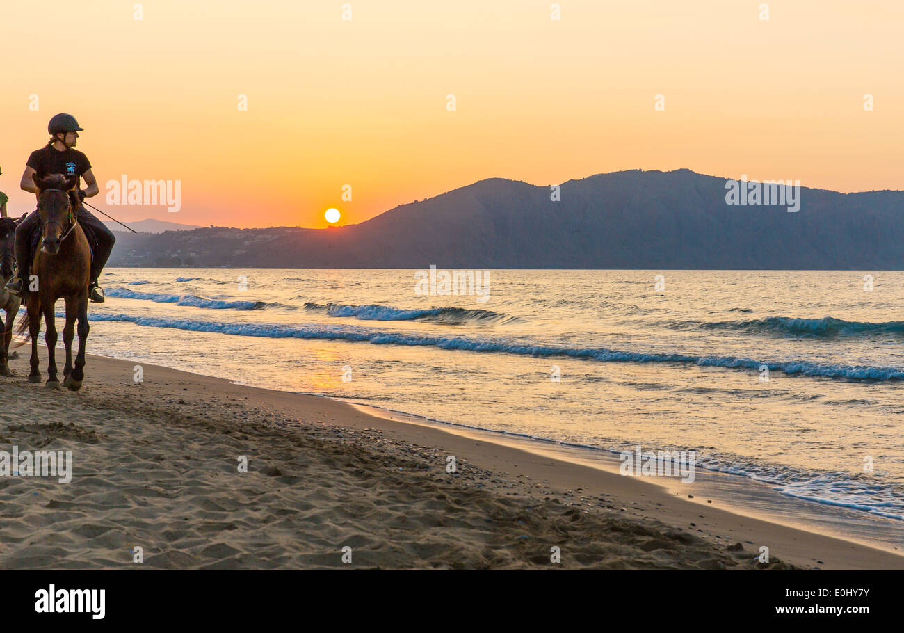 Beach on sunset in village Kavros in Crete island, Greece. Magical ...