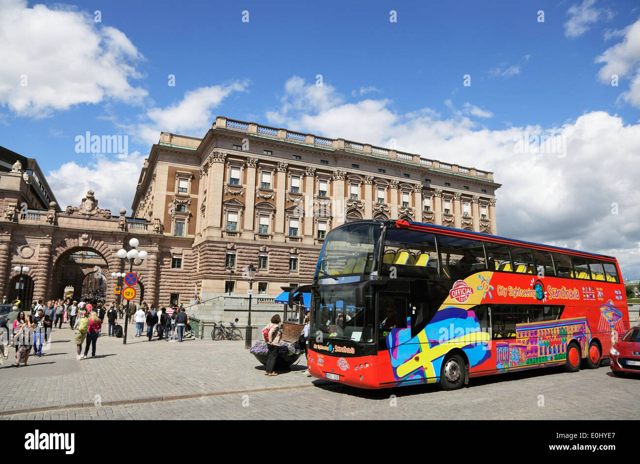 A tour bus at the Swedish Parliament building, Stockholm, Sweden Stock ...
