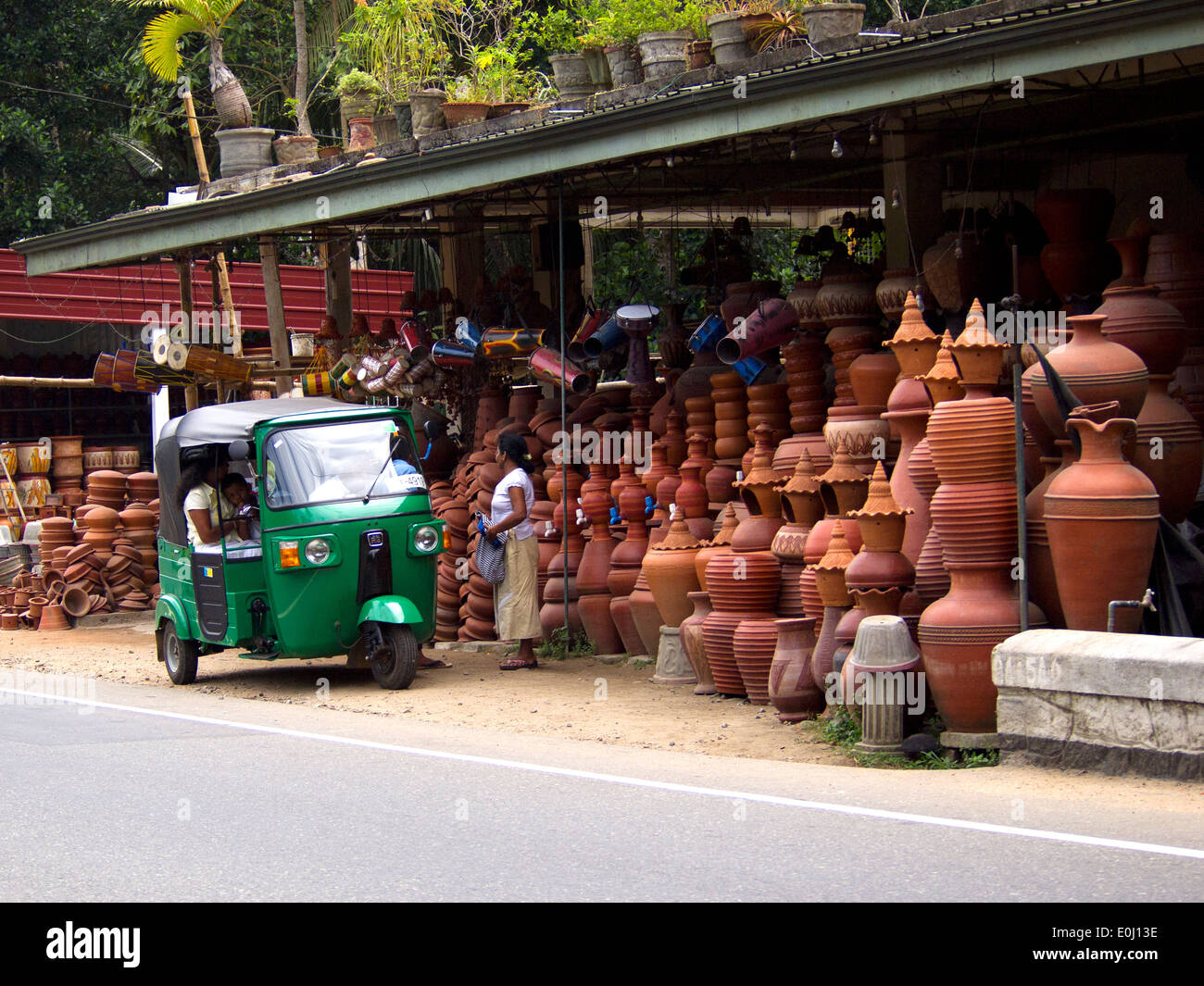 Pottery sale at the roadside Stock Photo - Alamy