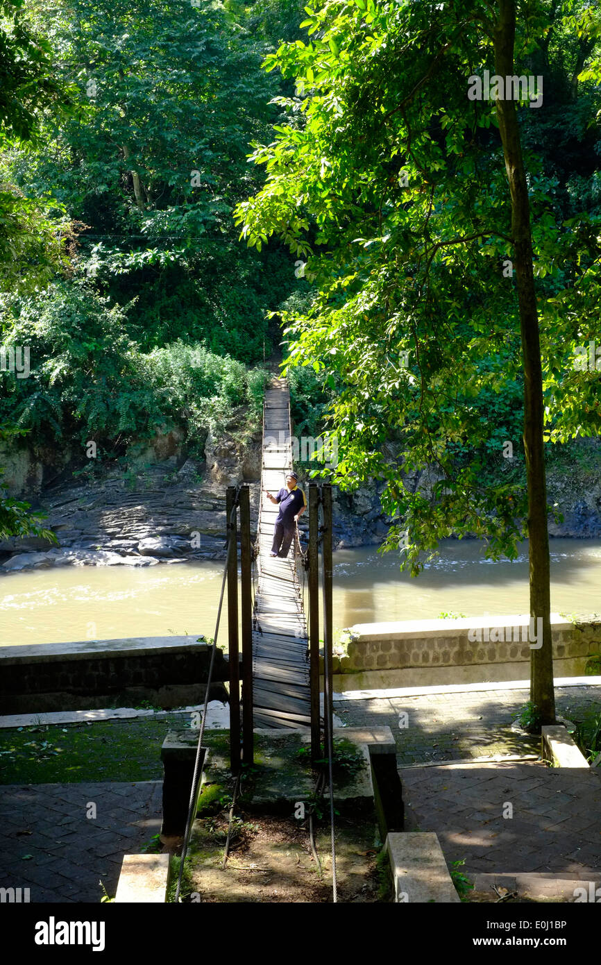 Rickety rope bridge hi-res stock photography and images - Alamy