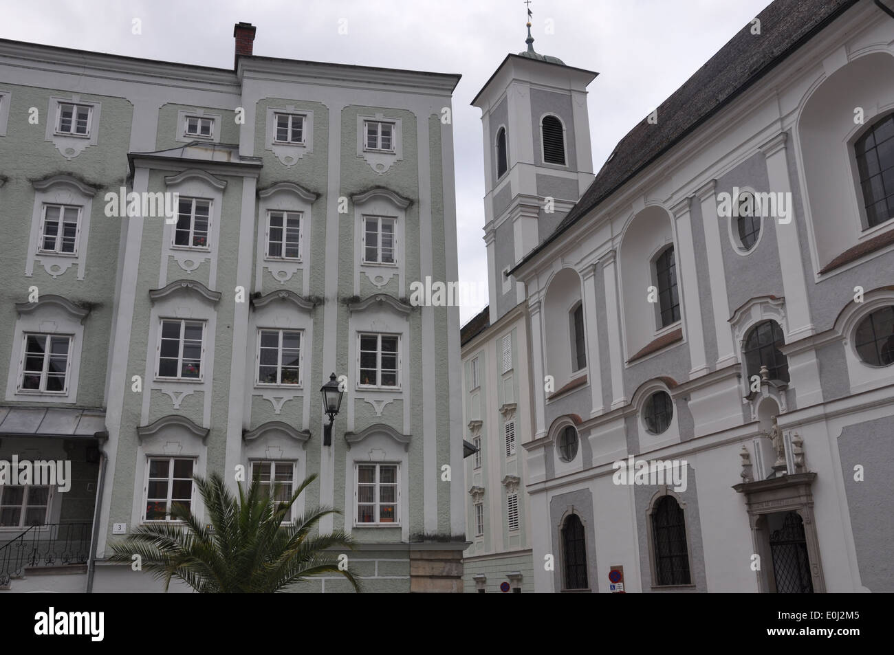Pastel buildings hi-res stock photography and images - Alamy
