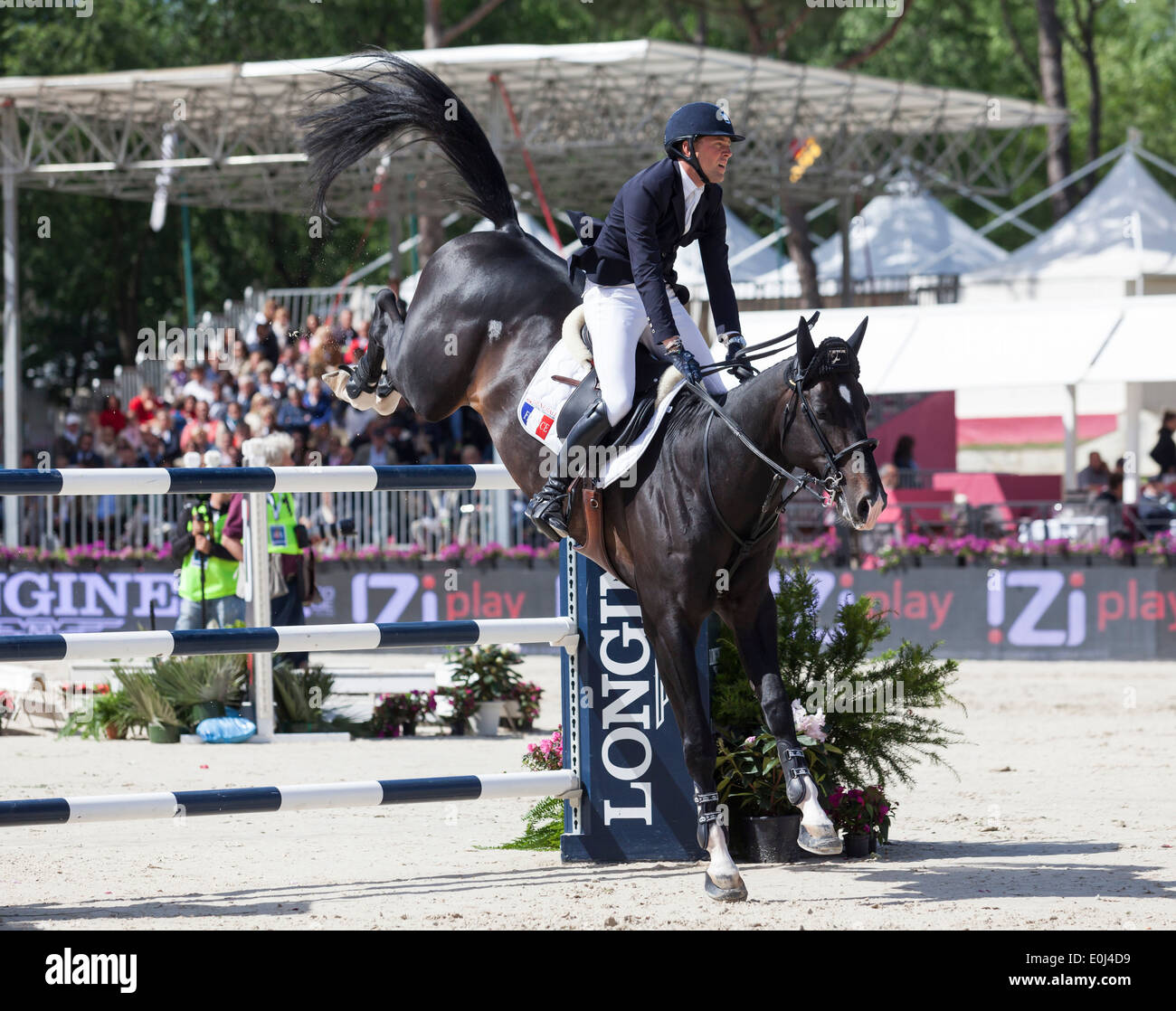 Simon Delestre of France riding Classic Bois Margot in the Furusiyya ...