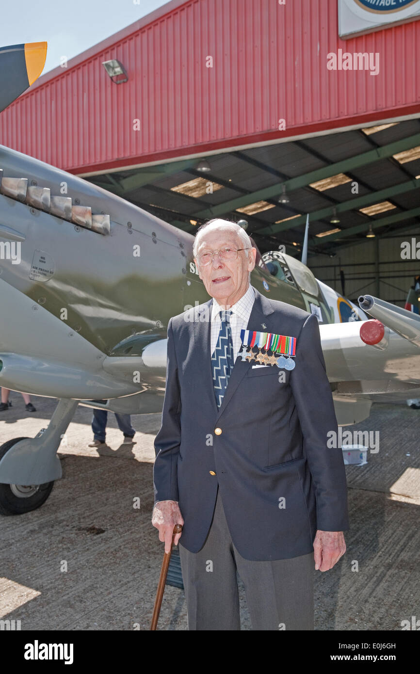 Spirit of kent spitfire hi-res stock photography and images - Alamy