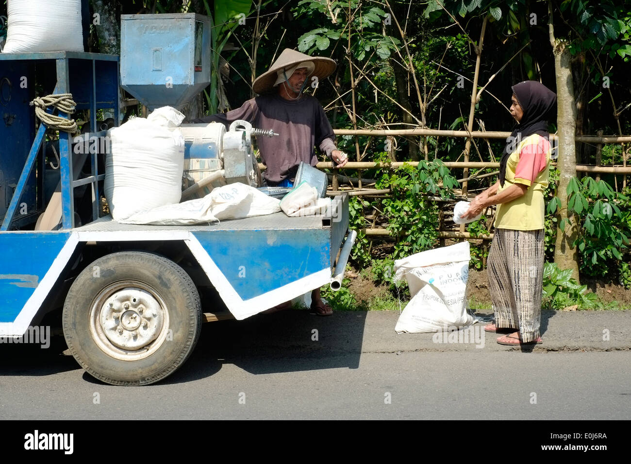 Sieving rice hi-res stock photography and images - Alamy
