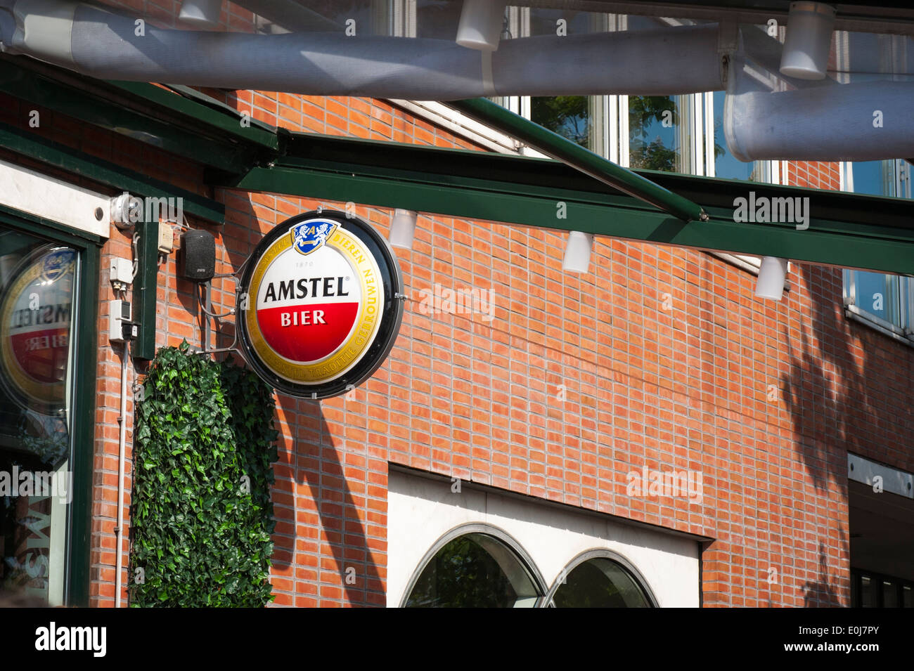 Amsterdam city centre cafe terrace hi-res stock photography and images ...