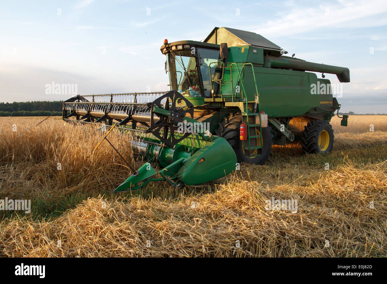 Grain combine hi-res stock photography and images - Alamy
