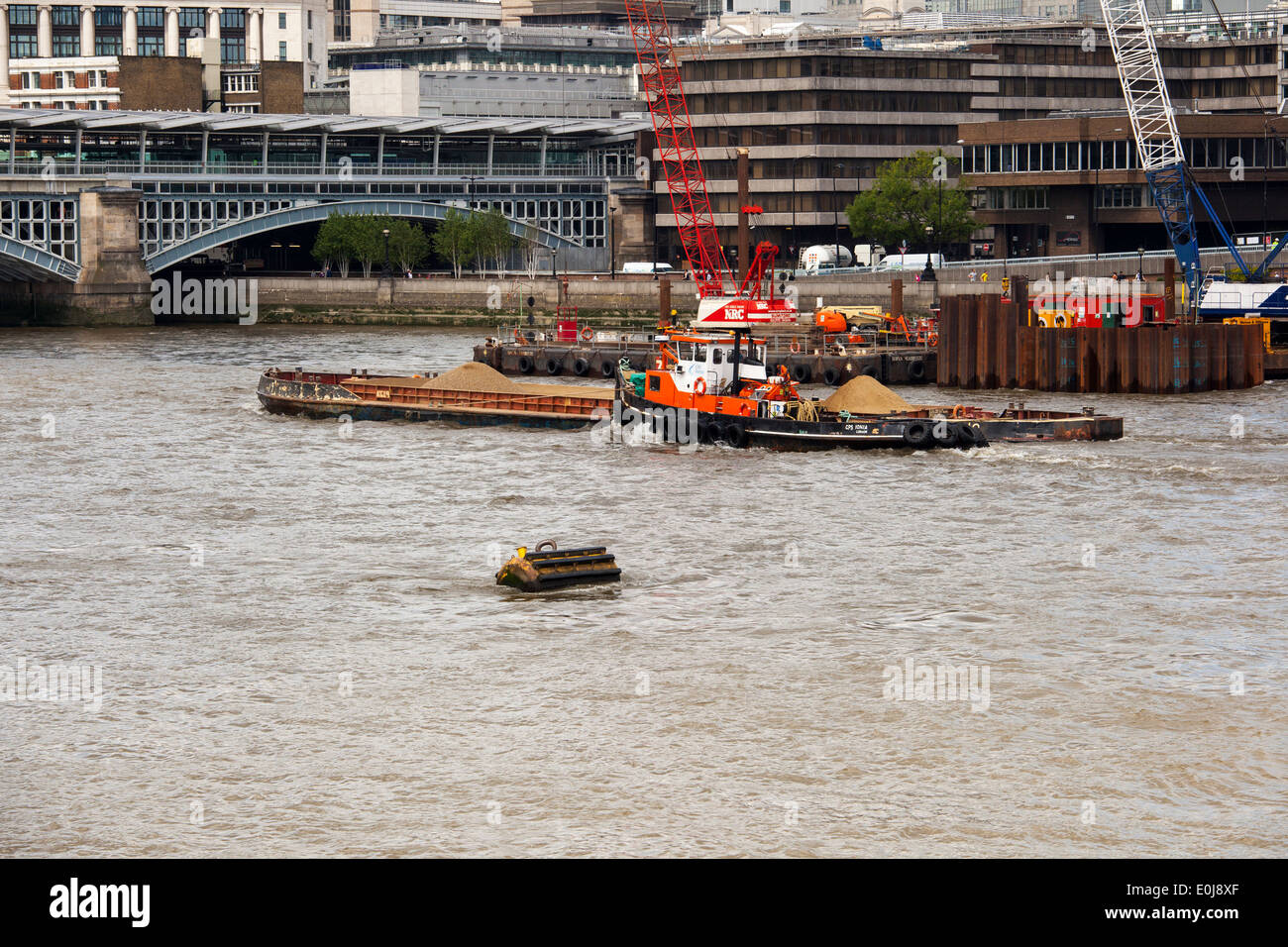 River thames tug barge hi-res stock photography and images - Alamy