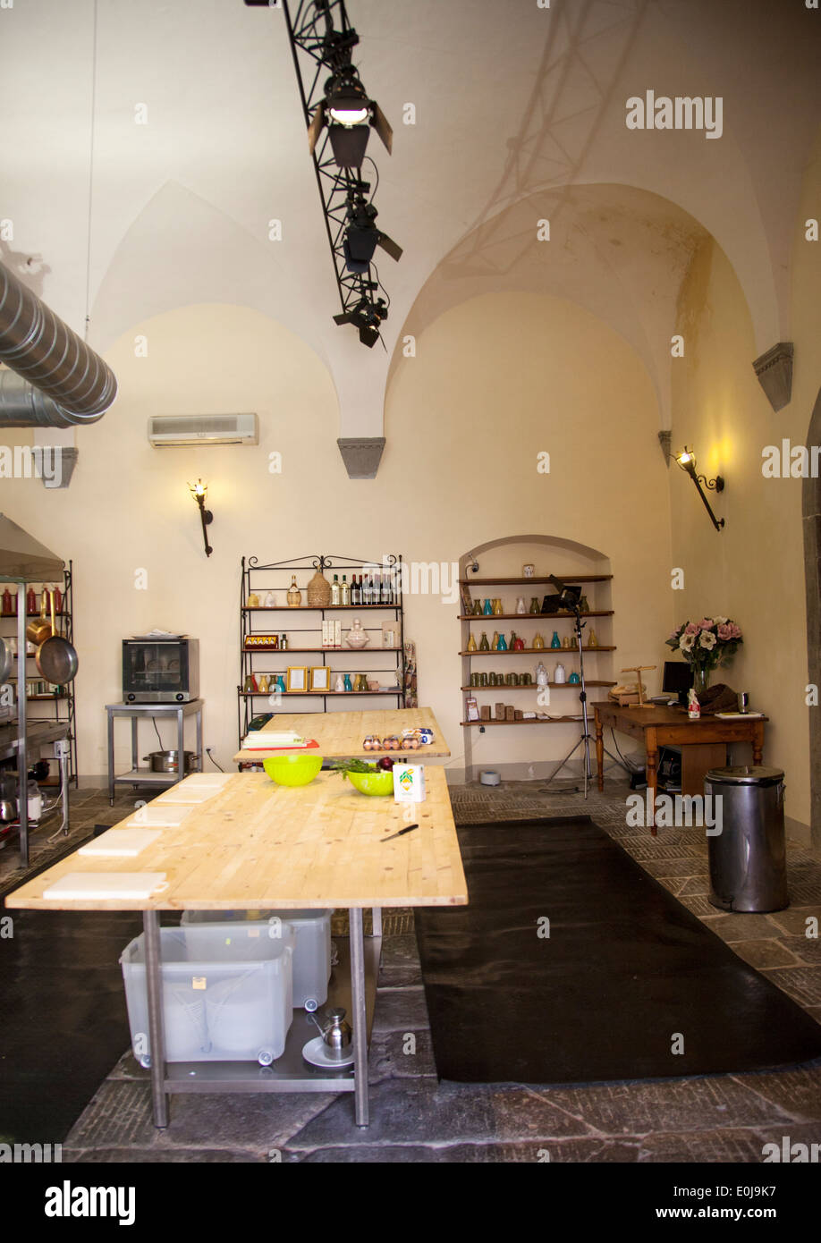 Kitchen where classes for cooking school are held Stock Photo - Alamy