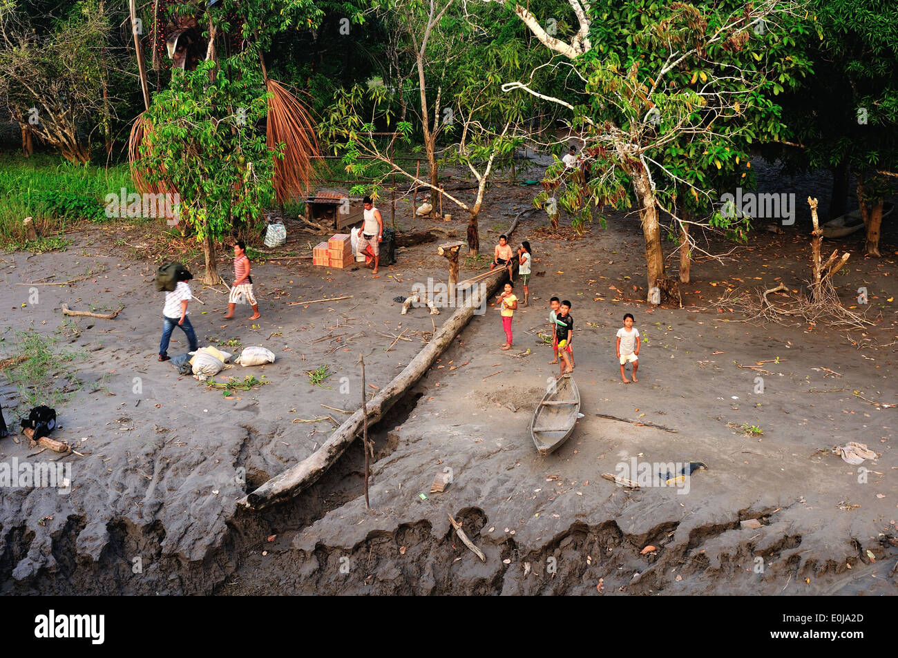 Amazon villages hi-res stock photography and images - Alamy