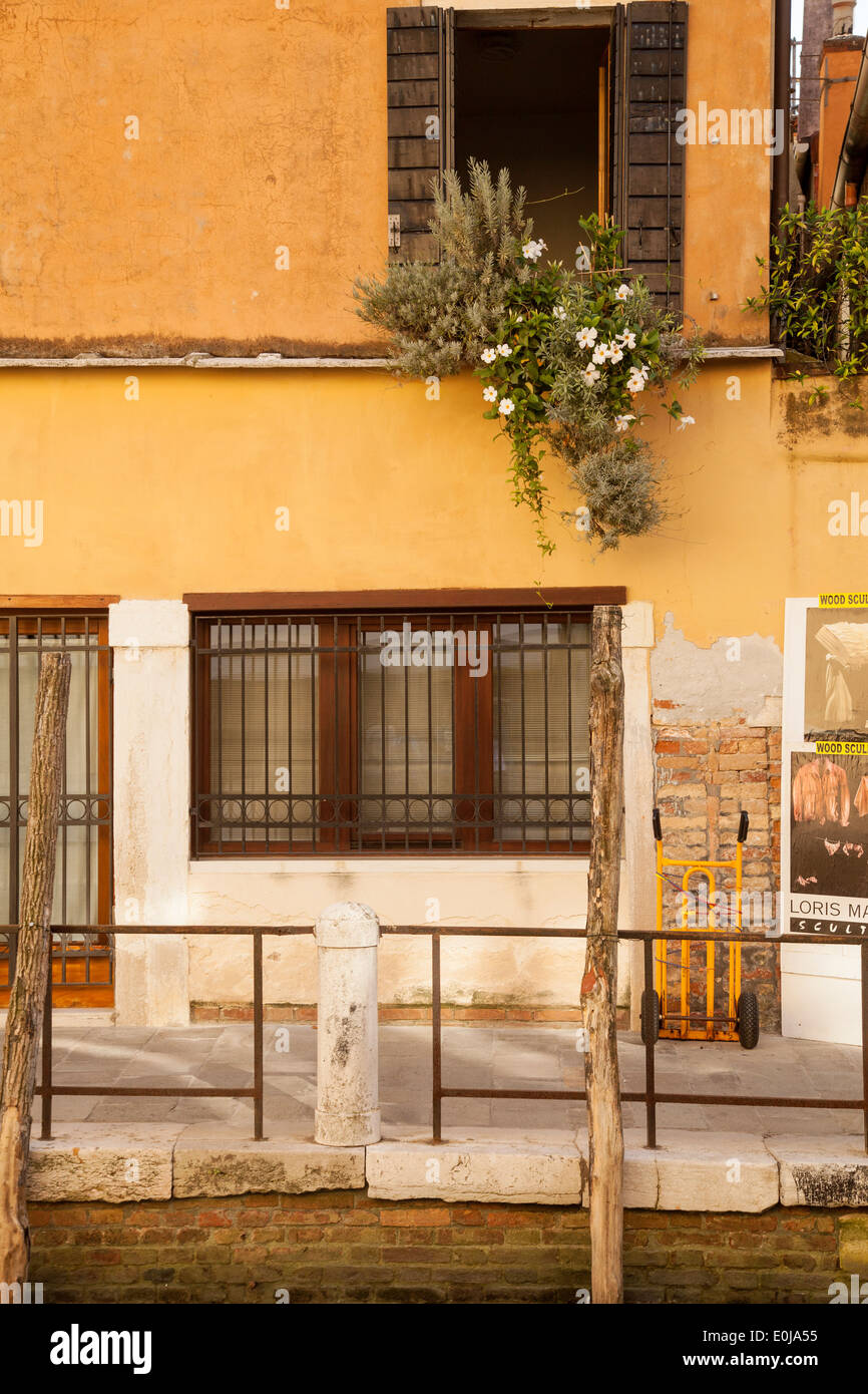 Storefront with apartment above Stock Photo - Alamy