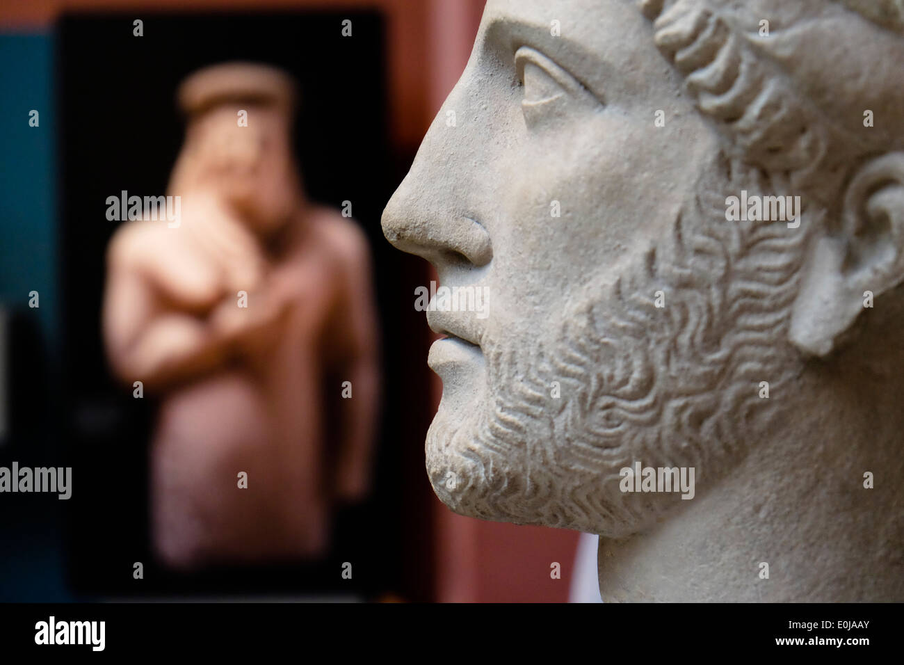 Roman heads hi-res stock photography and images - Alamy