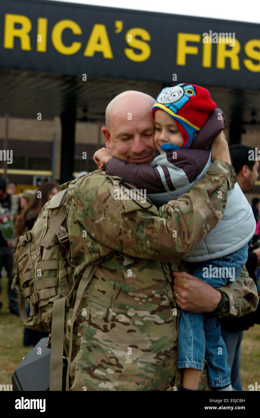 A platoon sergeant with company b hi-res stock photography and images ...
