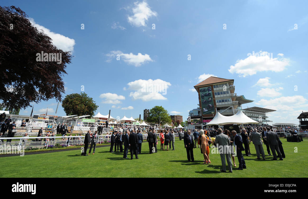 Parade ring racecourse hi-res stock photography and images - Alamy
