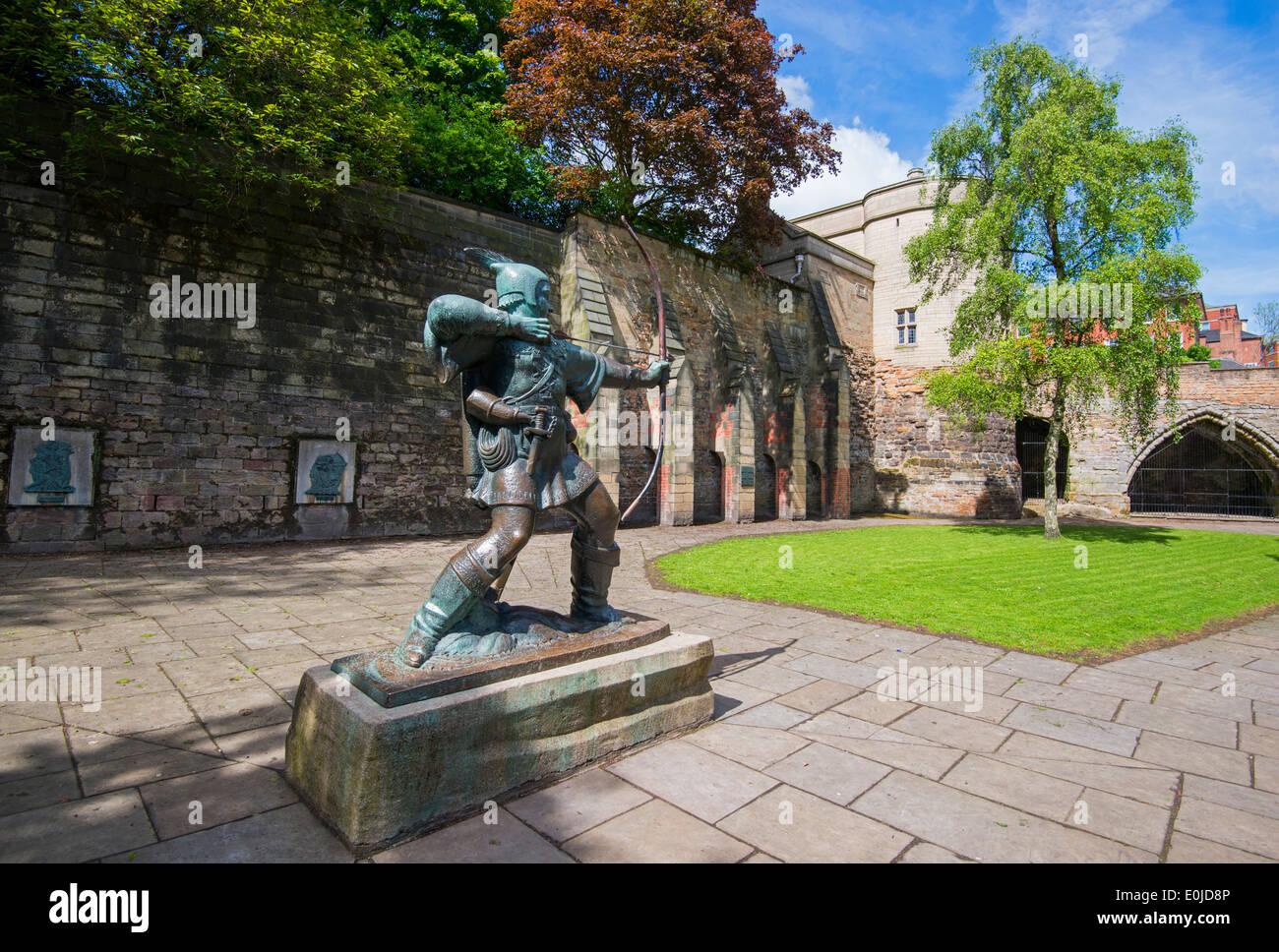 The Robin Hood Statue at Nottingham Castle, Nottinghamshire England UK ...