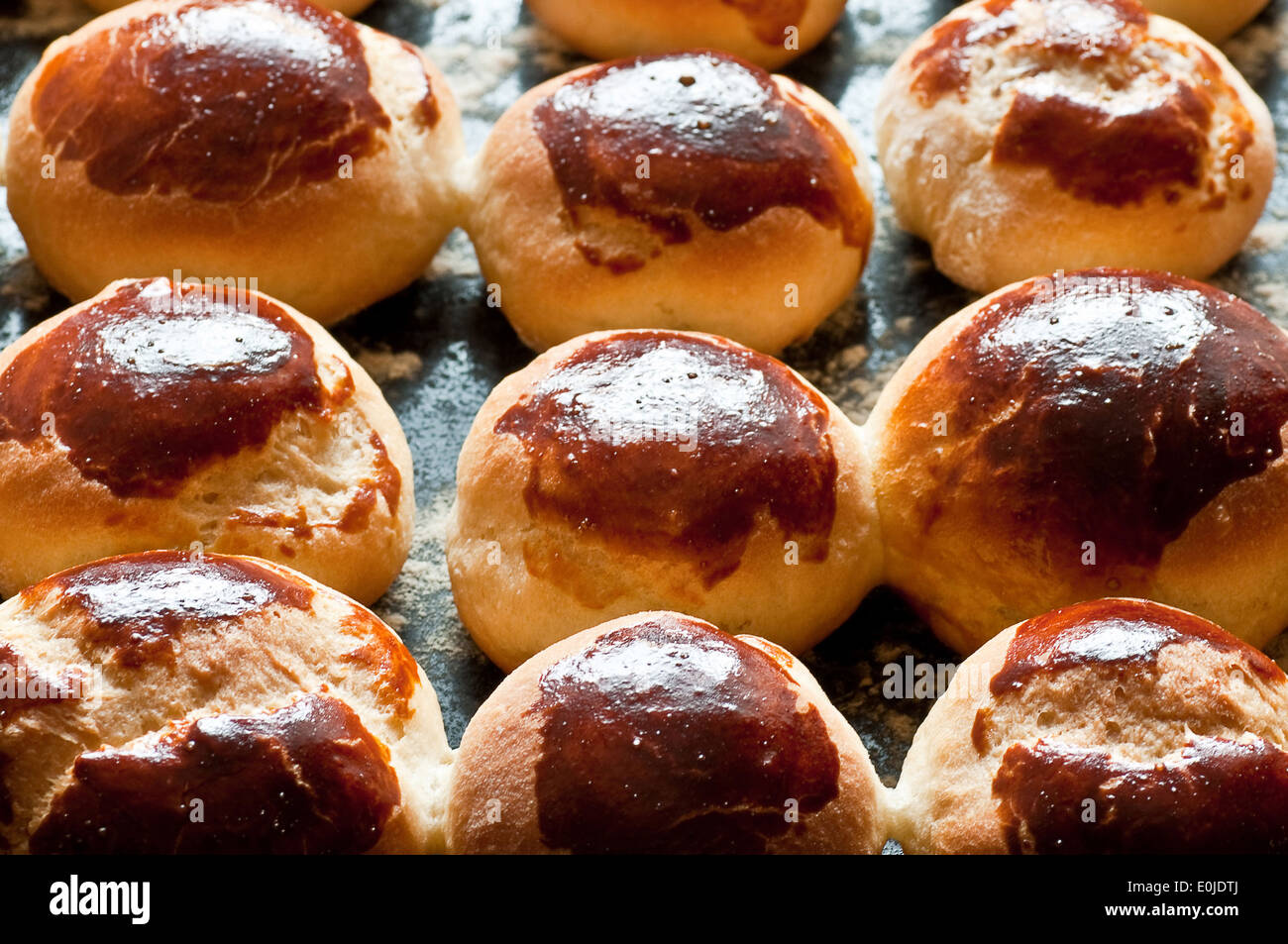 Homemade fresh hot buns on tray Stock Photo - Alamy