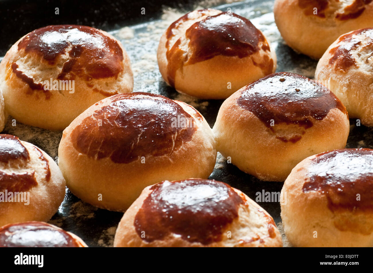 Homemade fresh hot buns on tray Stock Photo - Alamy