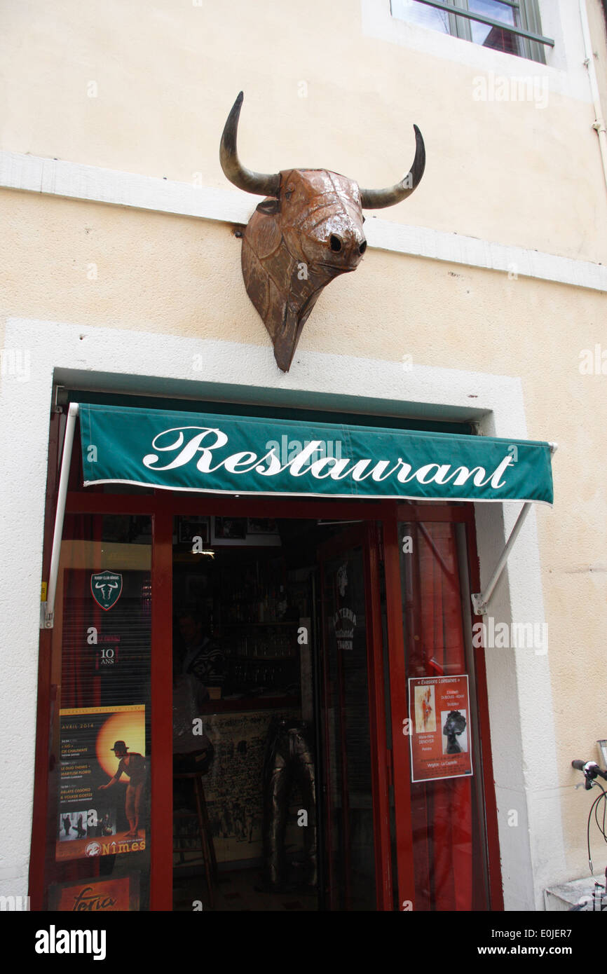 Nimes restaurant hi-res stock photography and images - Alamy