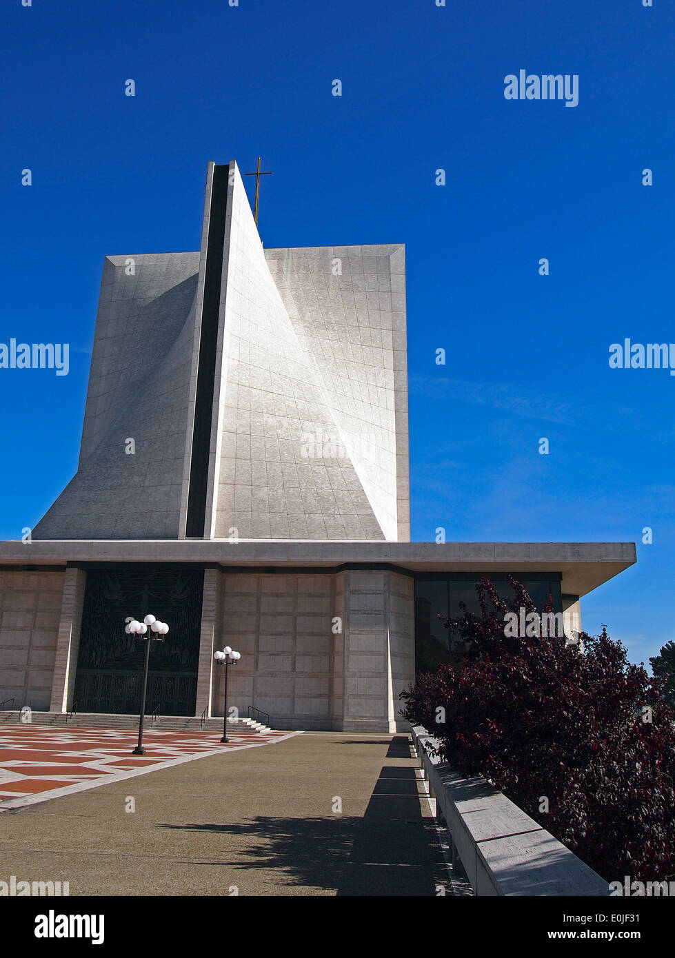 Saint mary's cathedral san francisco hi-res stock photography and ...