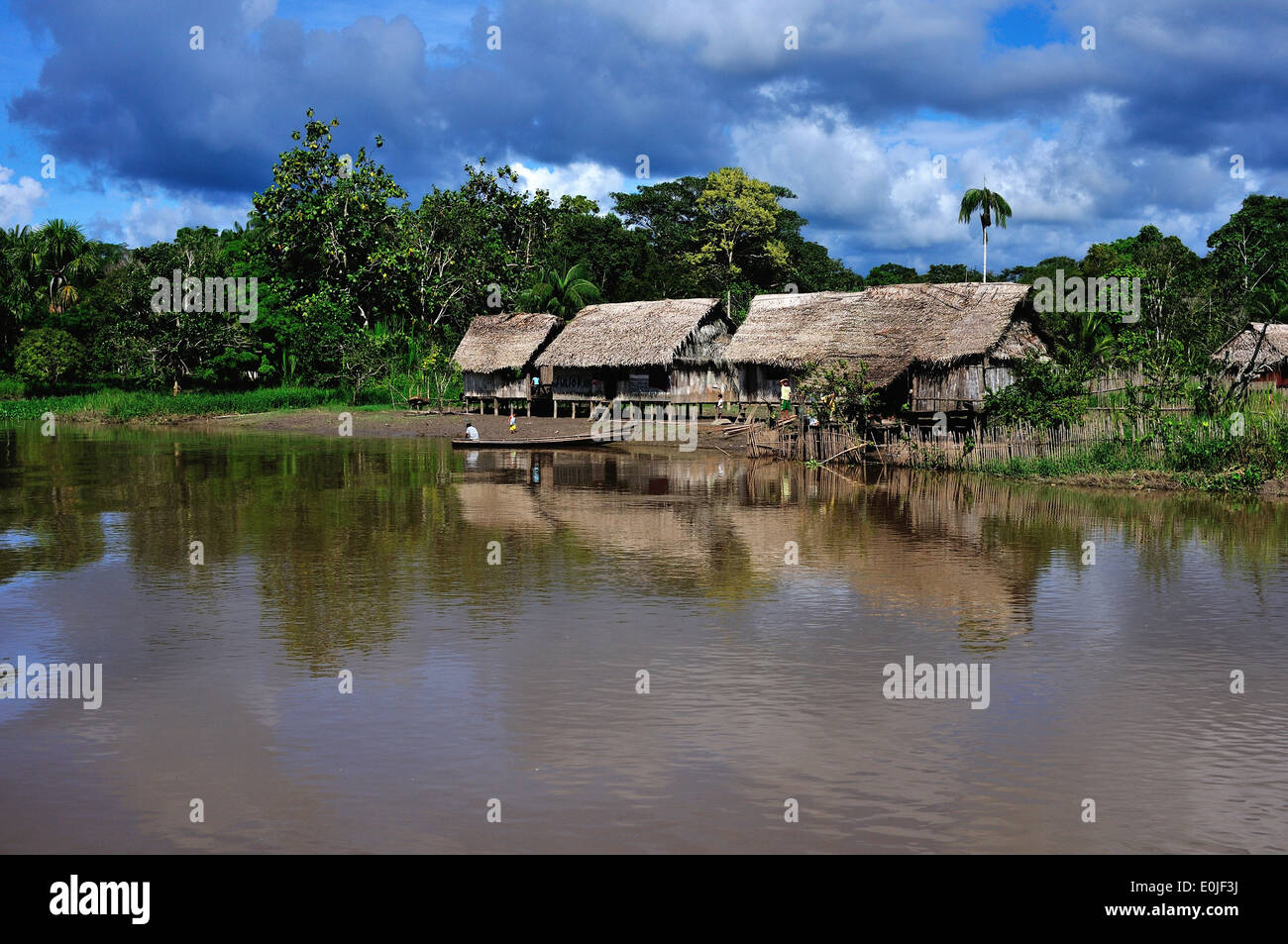 Amazon river village hi-res stock photography and images - Alamy