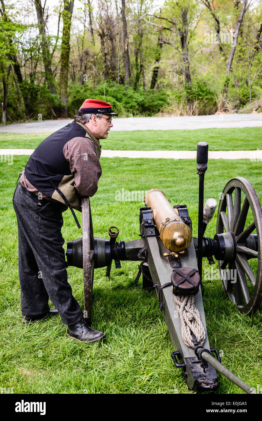Carpenter's Battery, 12-Pound Mountain Howitzer Crew, Fairfax Civil War ...