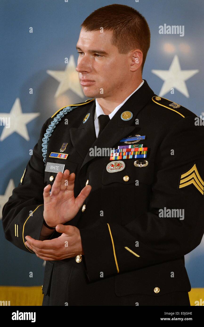 Former U.S. Army Sergeant Kyle White applauds fellow soldiers during ...